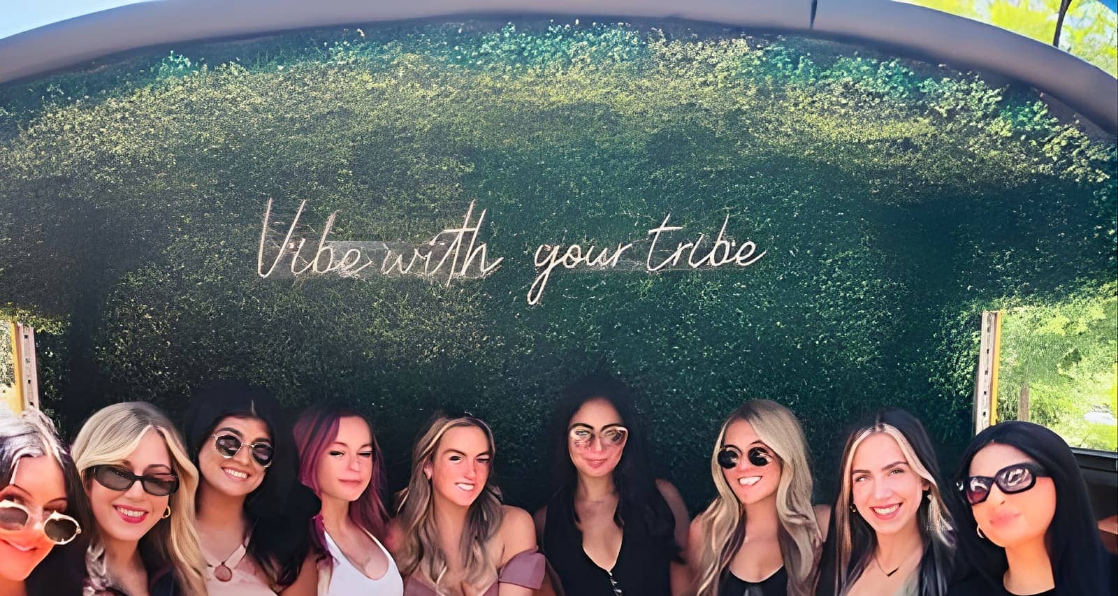 Austin Murals & Mimosas Roofless Party Bus Tour and Photoshoot (Austin ...