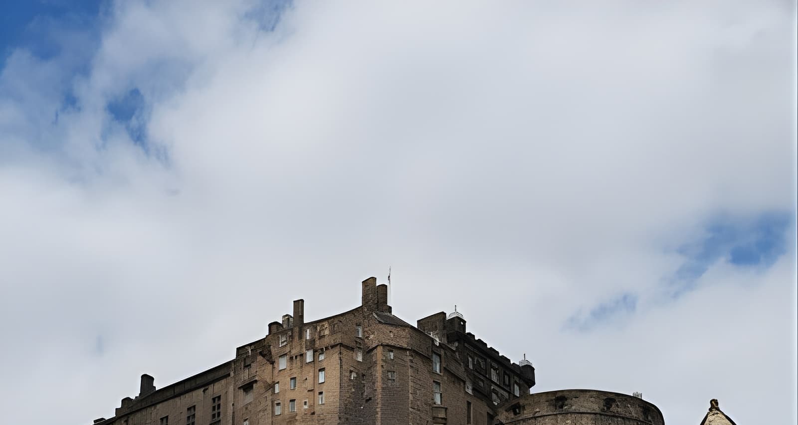 Public guided tour of Edinburgh at a minimum price - in French ...