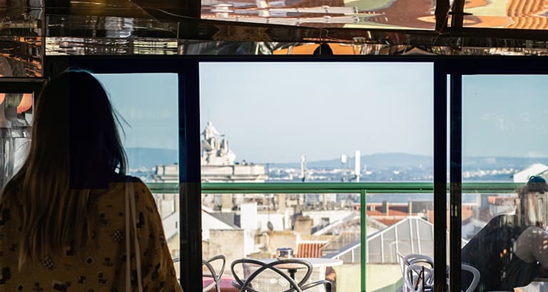 Cocktails e snacks no Ruby Rosa Rooftop Bar - Lisboa | Fever