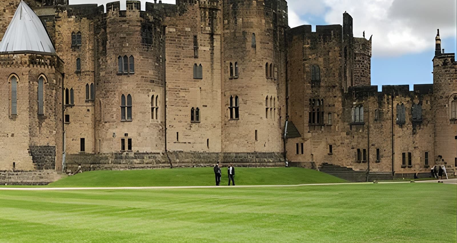 1 Day Alnwick Castle, Holy Island & Scottish Borders (Edinburgh ...