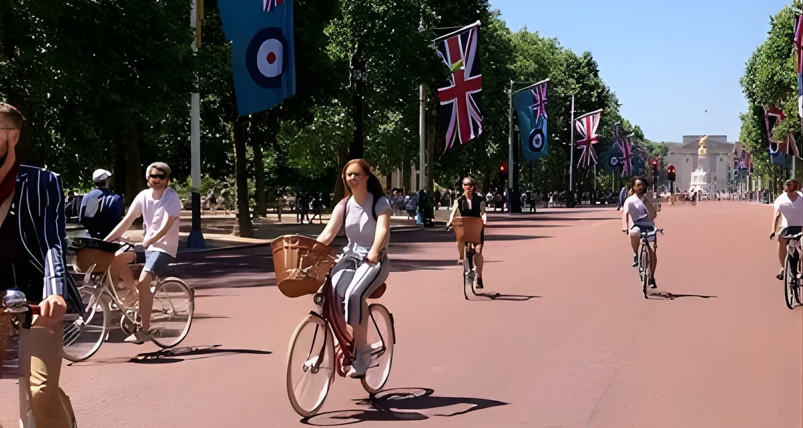 Landmarks & Gems: London Bike Ride +Historic Pub +Graffiti (London ...