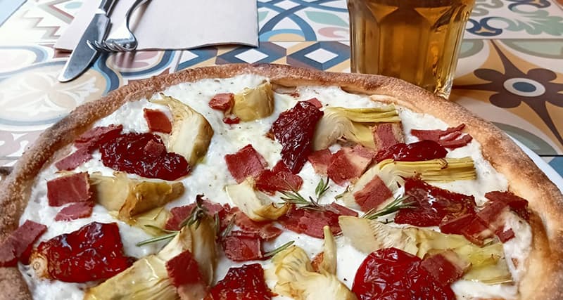 Vegan Burger or Pizza with drink - Madrid | Fever