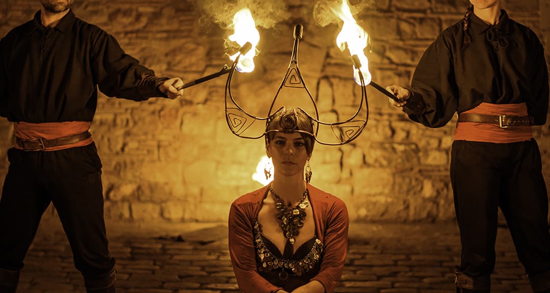 Dinner, show and visit to the Requesens Palace Tickets - Barcelona | Fever