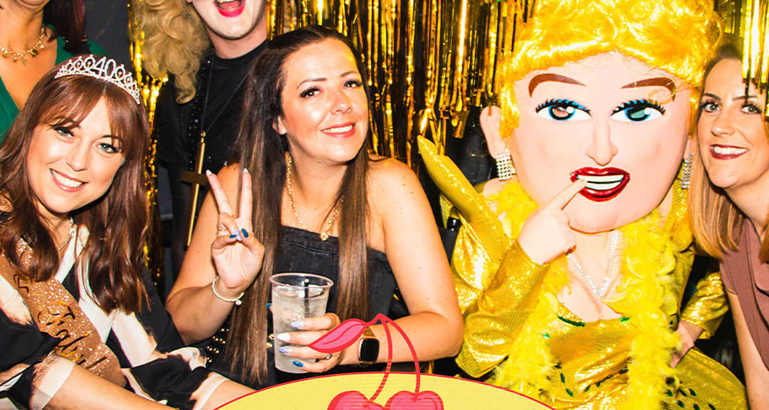 COCKTAILS with DRAG QUEENS - Tickets | Fever