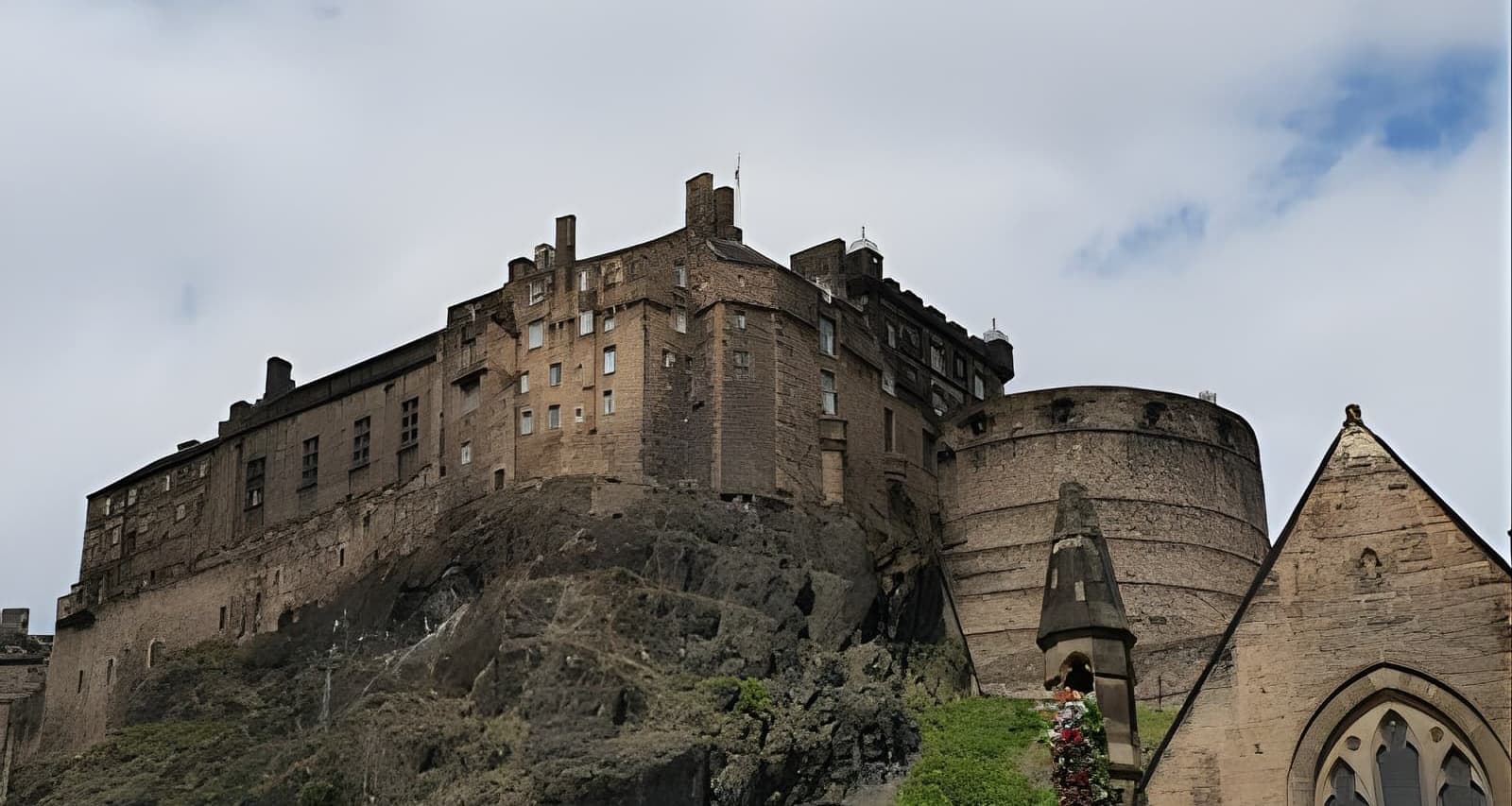 Public guided tour of Edinburgh at a minimum price - in French ...