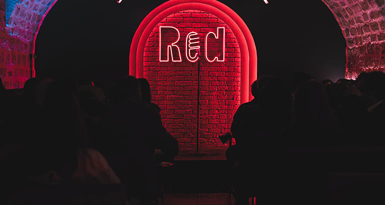 Le Red Comedy Club : le spot incontournable du stand-up - Paris | Fever